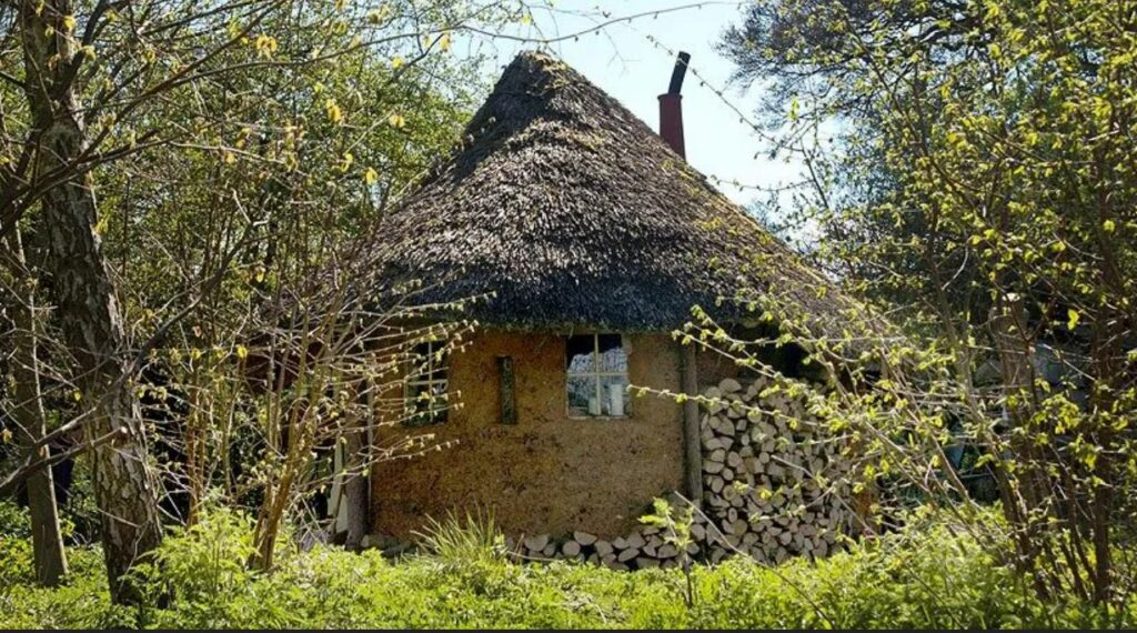 Cob House: Natural Architecture Making a Comeback - The Environmental Blog
