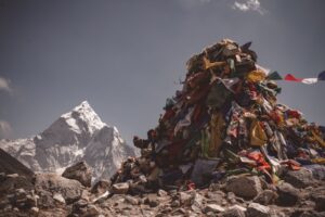Everest’s Littering Problem: A Global Responsibility - The Environmental Blog